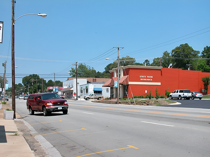 Main Street simplicity with a side of small-town charm. Heber Springs offers that increasingly rare experience where locals still wave from their pickup trucks. 