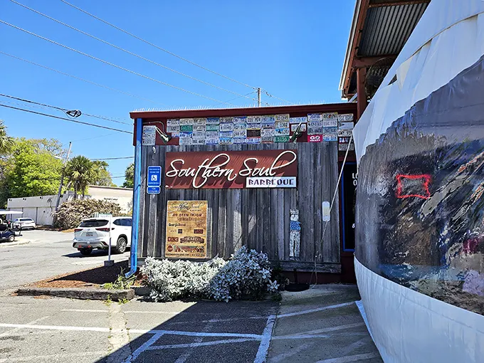 License plate heaven! Southern Soul's exterior is like a roadmap of its devoted fans, with colorful picnic tables inviting you to settle in for smoky perfection.