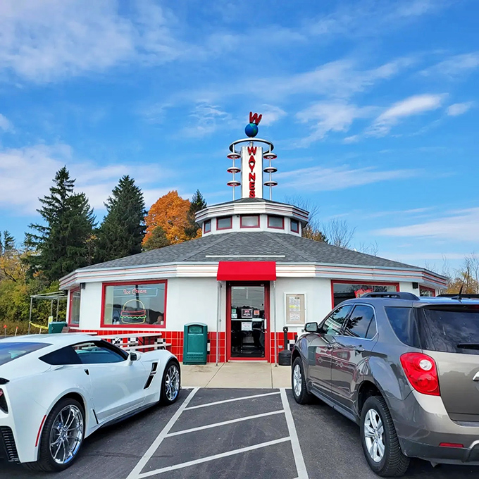 The mothership of comfort food has landed in Cedarburg! Wayne's iconic circular building with its retro crown beckons hungry time travelers from miles around.