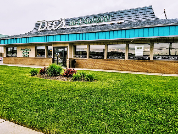 That iconic blue trim isn't just decoration—it's a beacon of breakfast hope for hungry Salt Lakers who know where the real comfort food hides.