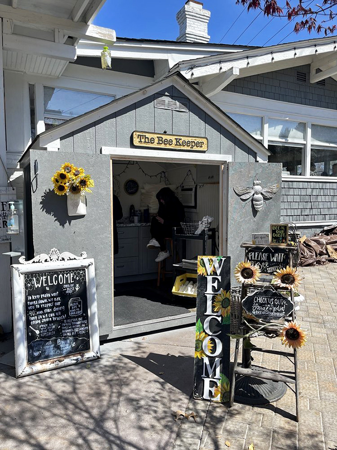 The aptly named "Bee Keeper" welcome station sets the tone perfectly – sunflowers, rustic charm, and a bee motif that isn't just cute, it's downright irresistible.