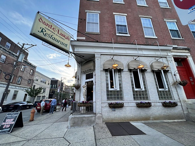 The white-brick façade with its yellow sign and window boxes has welcomed hungry Philadelphians since 1899. Classic elegance never goes out of style. 