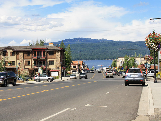 Main Street, McCall – where small-town charm meets big mountain views. The kind of place where you can actually hear yourself think.