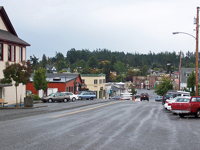 Spring Street welcomes you with small-town charm that feels like stepping into a Norman Rockwell painting—if Norman had a thing for Pacific Northwest vibes.