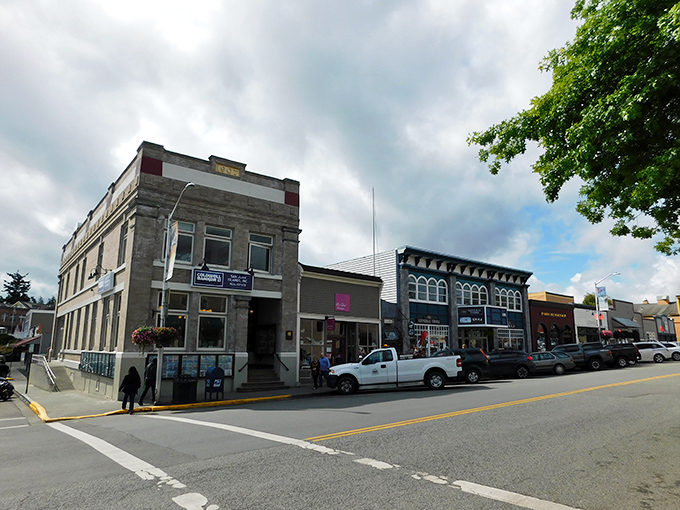 Spring Street welcomes you with small-town charm that feels like stepping into a Norman Rockwell painting—if Norman had a thing for Pacific Northwest vibes.