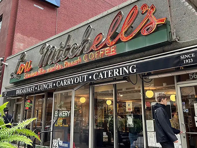 The iconic neon sign of Lou Mitchell's has been welcoming hungry Chicagoans since Route 66 was America's main thoroughfare. Classic Americana at its finest.