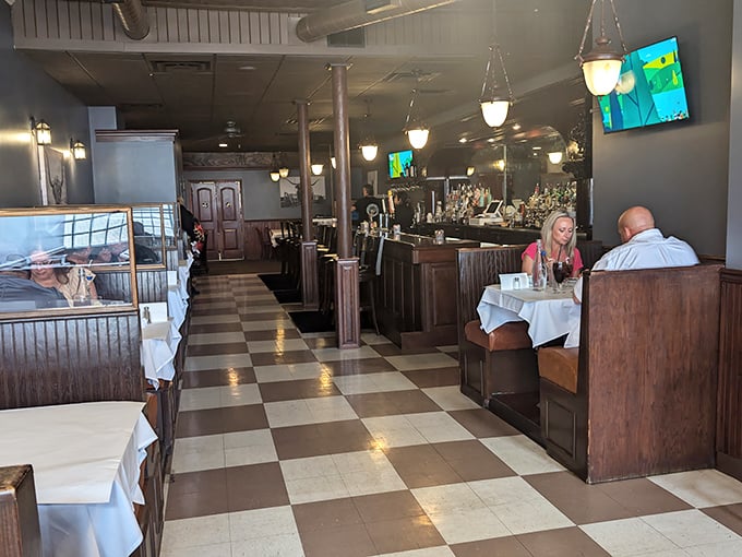 Where memorable meals happen. These diners don't know it yet, but they're about to join the "I dream about that steak" club. 