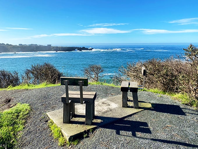 Two simple benches facing the endless blue – proof that sometimes the best entertainment requires no WiFi, just waves and wonder.