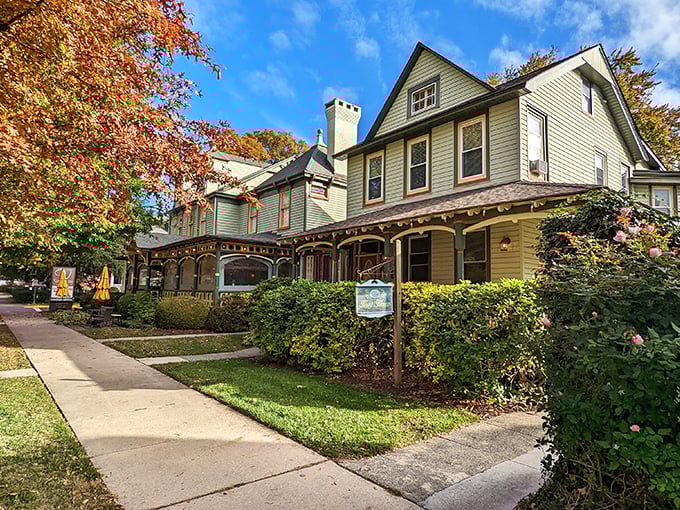 The Vandiver Inn's autumnal splendor and Victorian charm make modern hotels seem as soulless as airport waiting lounges.