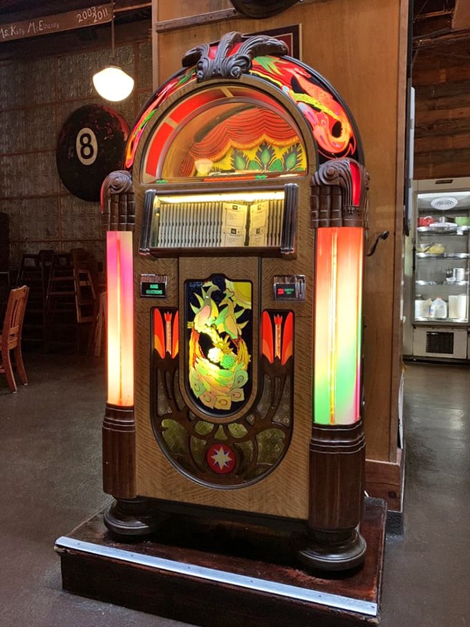 The vintage jukebox – providing nostalgic tunes while you contemplate whether you can possibly fit in dessert. (Spoiler: you can.)