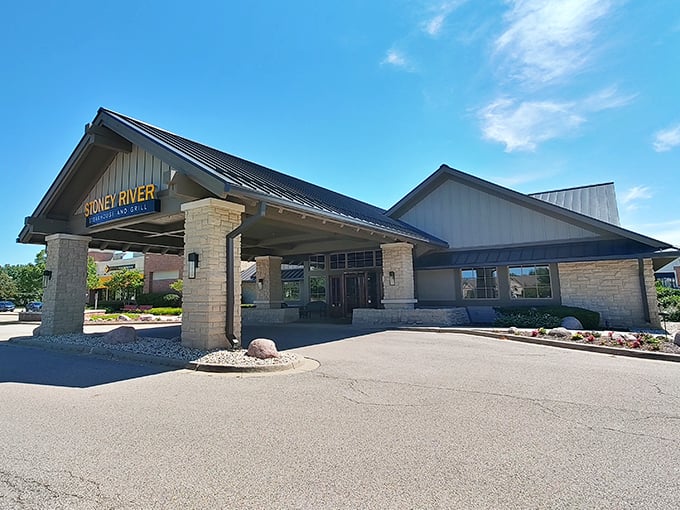 Stoney River's lodge-inspired exterior brings mountain retreat vibes to the suburbs – along with some seriously good beef.