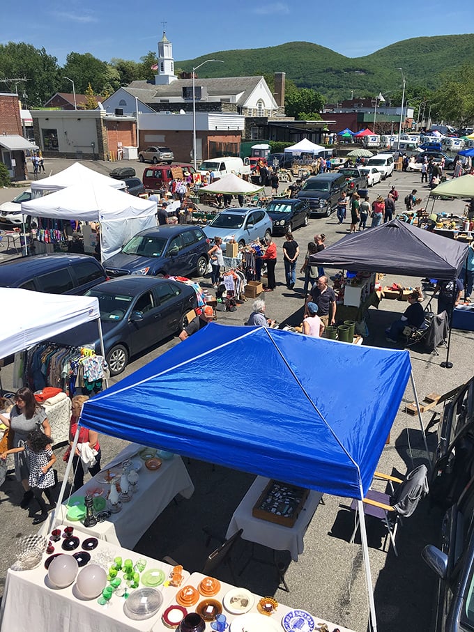 Mountain views with your vintage shopping. Beacon's market transforms an ordinary parking lot into an extraordinary treasure-hunting expedition.