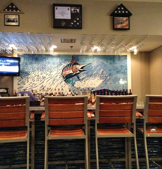 A bar that says "pull up a chair and stay awhile." That marlin mural isn't just decoration—it's setting expectations for the freshness that awaits.