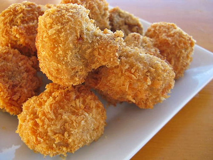Fried mushrooms that could convert even the most dedicated fungus-phobe. Golden-brown flavor bombs that disappear from the plate mysteriously fast.