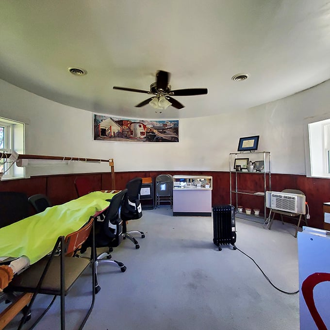 The interior may be modest, but it's filled with the rich aroma of history—a circular room where decades of road trip memories have percolated.