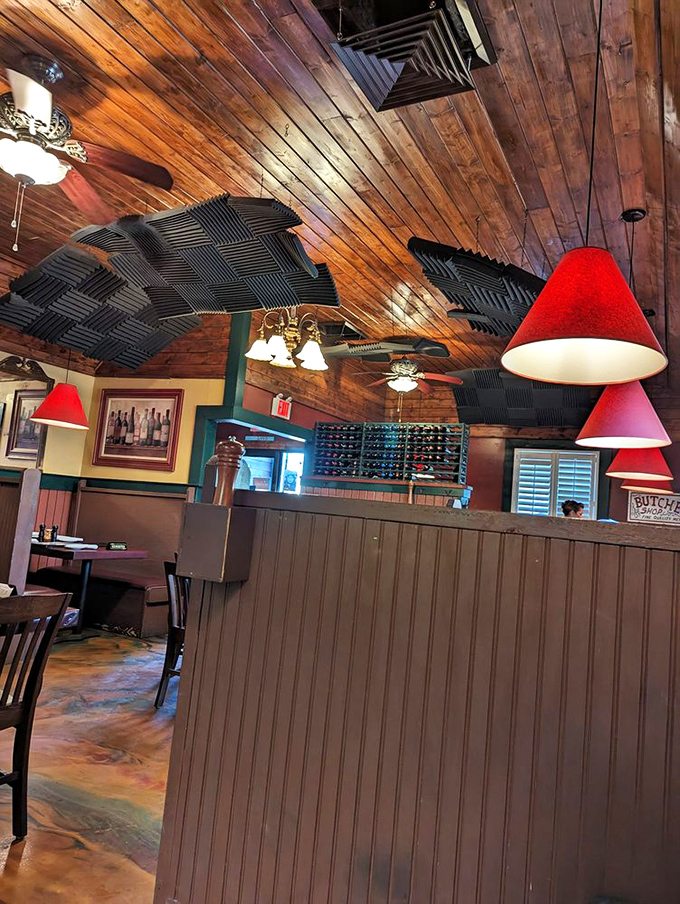 Wooden ceiling, acoustic panels, and those signature red lamps—someone understood that ambiance shouldn't compete with what's on your plate.