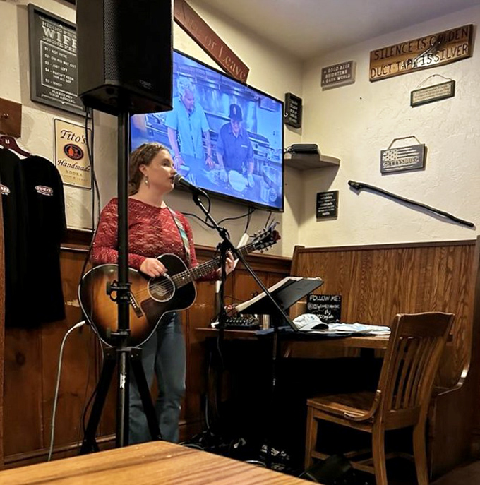 Live music that feeds the soul while you feed the body. Folk tunes and comfort food—a pairing as old as time.
