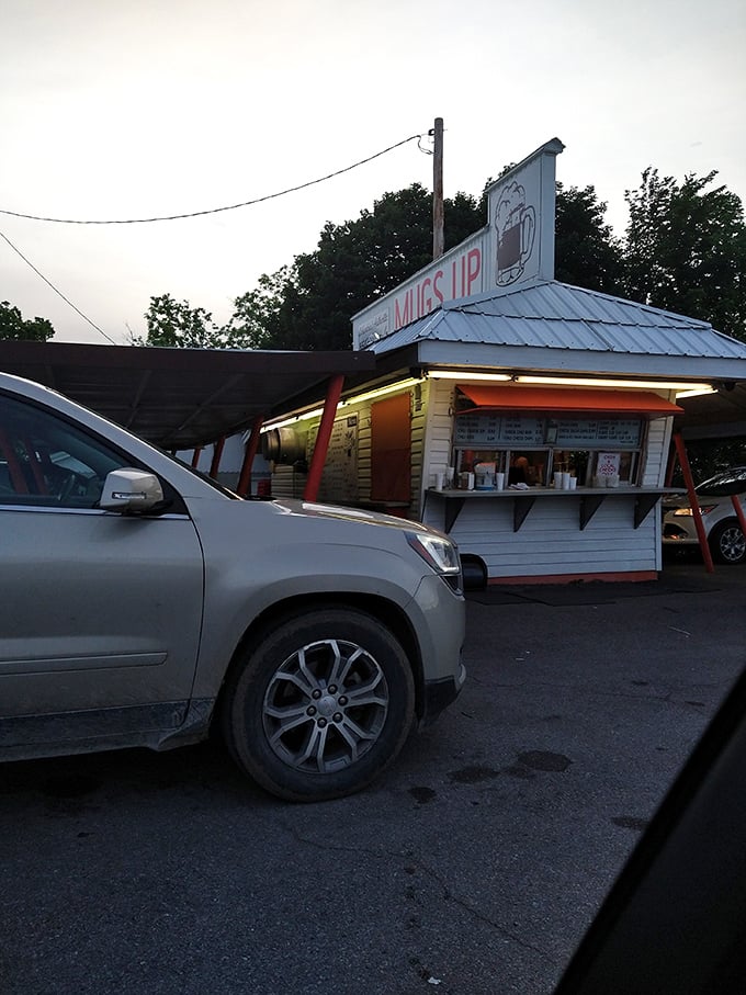 As the sun sets, Mugs-Up transforms from mere drive-in to glowing beacon of comfort food. Magic hour indeed.