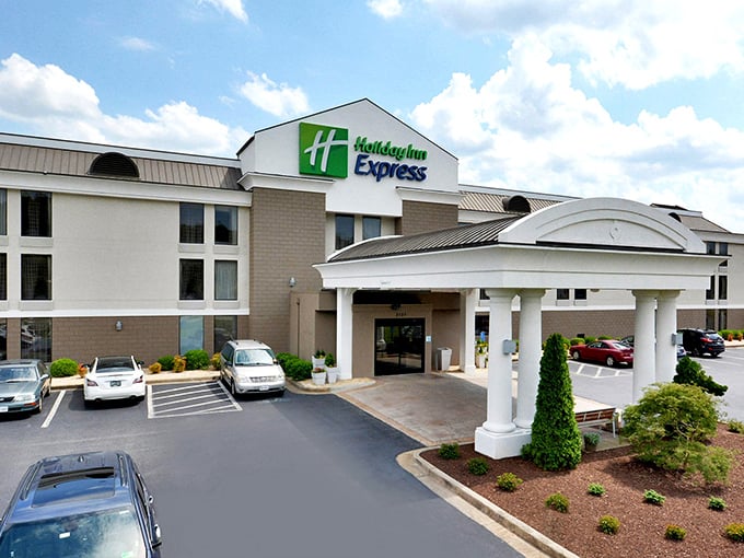 Even chain hotels in Danville offer a touch of Southern charm, with columned entrances that nod to Virginia's architectural heritage.