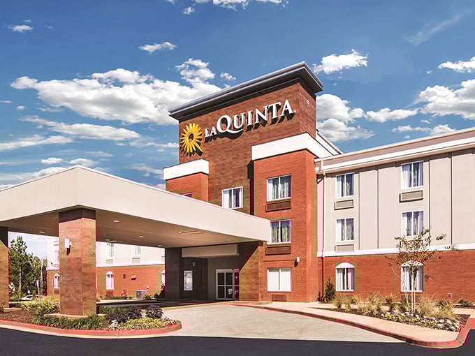 La Quinta offers modern comfort in a town that celebrates its past. After a day of historical exploration, contemporary amenities feel less like luxury and more like necessity.