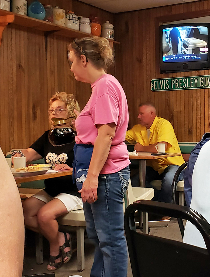 Service with genuine Arkansas hospitality – where "How y'all doing today?" feels like a question from an old friend.