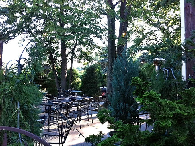 Ohio summers were made for this serene outdoor dining space. Nestled among mature trees, it's an unexpected oasis for pre-dinner cocktails or al fresco dining. 