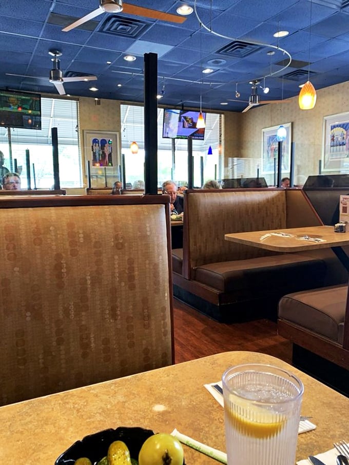 High-backed booths create little islands of privacy in a sea of deliciousness. The perfect setting for important decisions like "half-sour or full-sour pickle?"