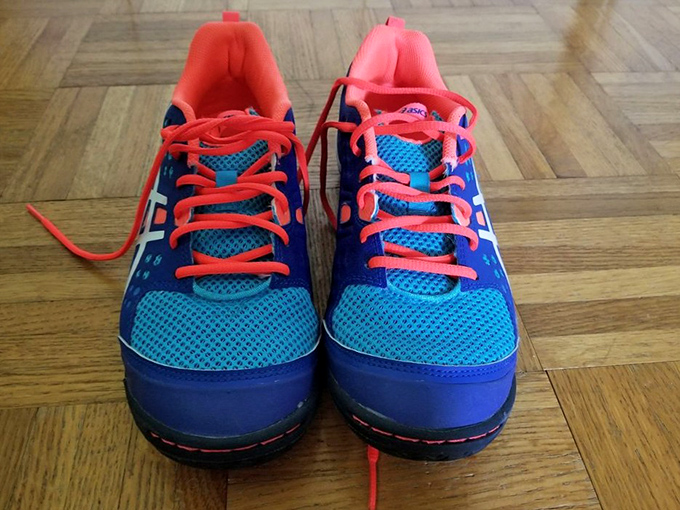 These pristine sneakers look like they've never seen a sidewalk. Someone's impulse buy becomes your steal of the century.