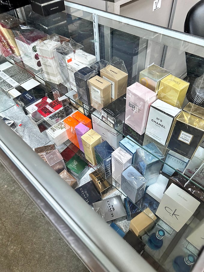 Fragrance fantasy land! Designer perfumes at flea market prices—the only place where smelling like a million bucks doesn't have to cost anywhere near that.