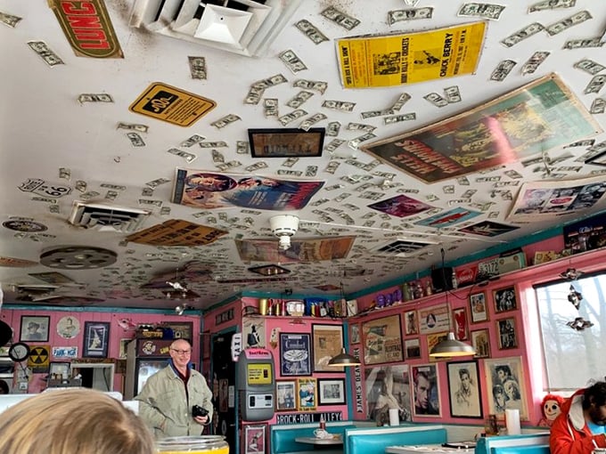 Money and memorabilia plaster the ceiling like a scrapbook gone wild – each item telling its own story of American pop culture.