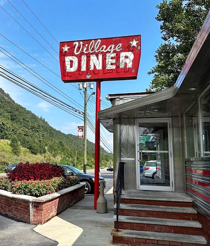 That entrance has welcomed hungry souls through every season – the red sign promising salvation from hunger just steps away.