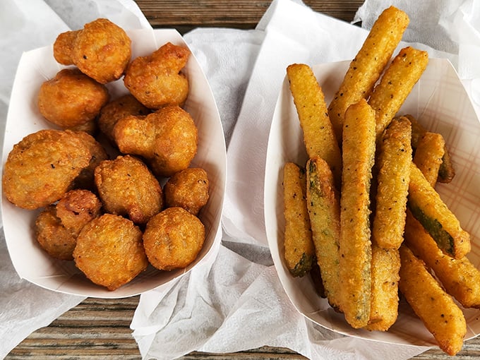 Fried mushrooms and pickle spears – the supporting actors that steal the show with their golden, crispy exteriors and juicy centers.
