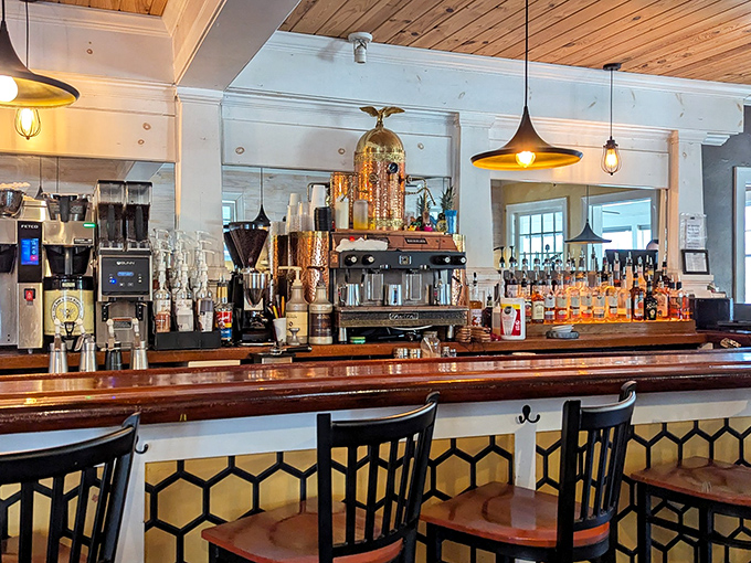 The honeycomb-patterned bar hints at the restaurant's theme while promising libations worthy of your breakfast splurge. Morning mimosa, anyone?