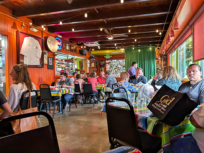 A packed house isn't a coincidence – it's a testament. These diners aren't just eating; they're participating in a Salt Lake City tradition.