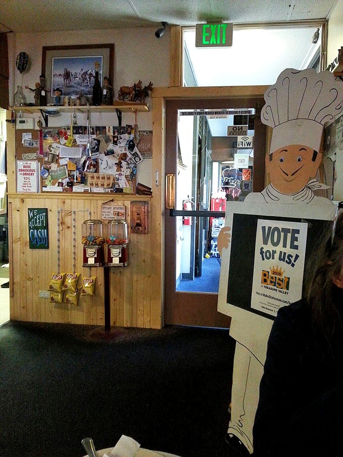 Even the exit is charming, with a cartoon chef standing guard. "Vote for us!" he says, as if the food hasn't already won you over.