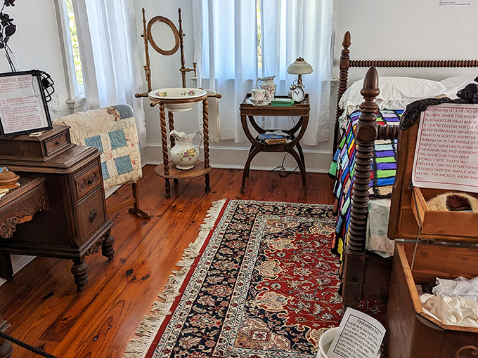 Attention to detail in every corner – from the twisted bedposts to the washstand ready with basin and pitcher. Modern hotels could learn something here.