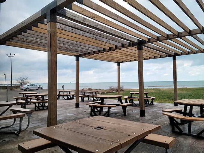 Lakeside dining under wooden beams—because the only thing better than fresh fish is enjoying it with a fresh breeze.