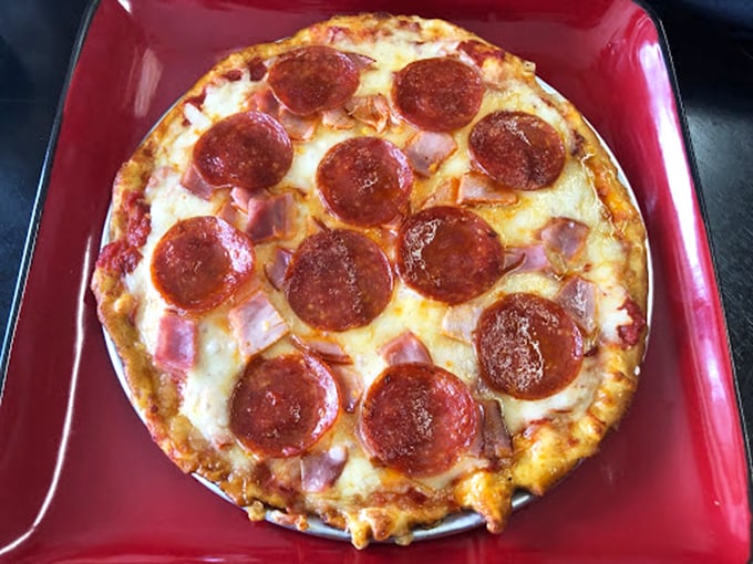 Even the pizza gets the pretzel treatment here—a marriage of Italian and German traditions that somehow makes perfect sense in Pennsylvania.
