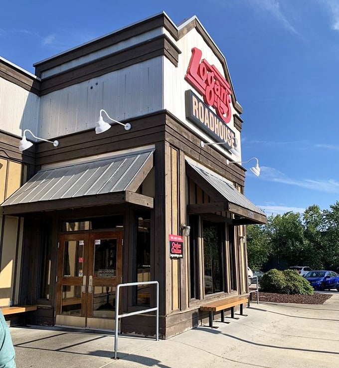 Logan's wooden exterior and metal awnings – like the steakhouse equivalent of your favorite broken-in boots.