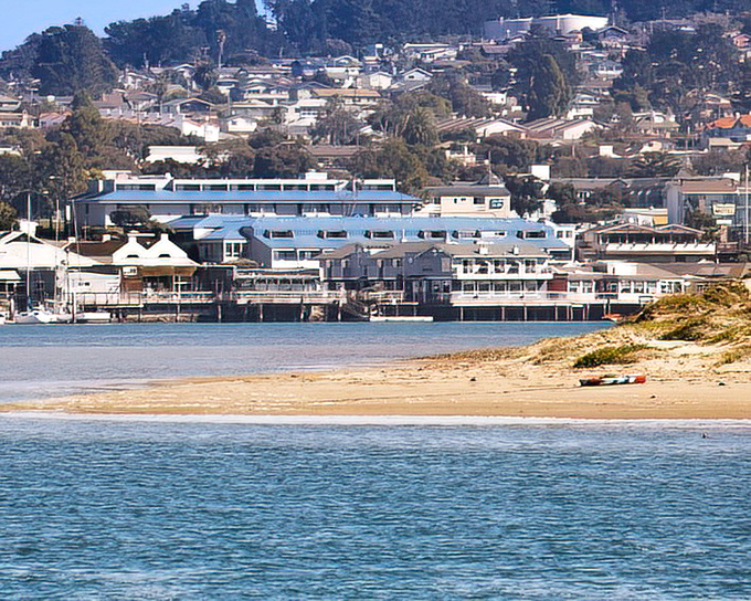 The Blue Sail Inn offers rooms with a view of Morro Bay's waterfront, where harbor, hills, and endless possibilities await just outside.