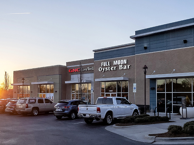 Even at sunset, seafood lovers flock to this unassuming spot—proof that great food needs no fancy address.