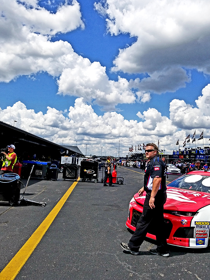 Race day intensity captured in a single frame – where split-second decisions separate champions from the pack.