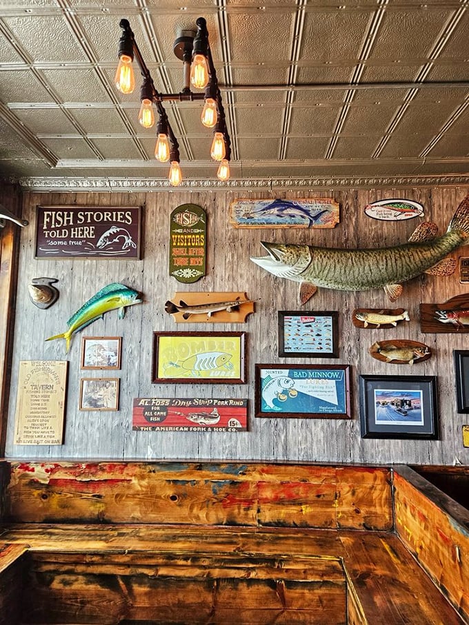 Wall décor that tells fish tales without saying a word—a maritime museum where the exhibits pair perfectly with your meal.
