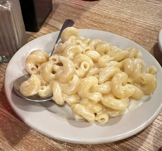Mac and cheese so creamy it should be illegal in at least seven states—the perfect comfort food sidekick to all that seafood splendor.