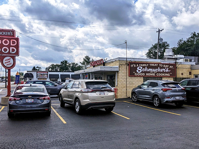 A packed parking lot is the universal sign of good food. When locals willingly circle the block for a parking spot, you know what's inside is worth the wait.