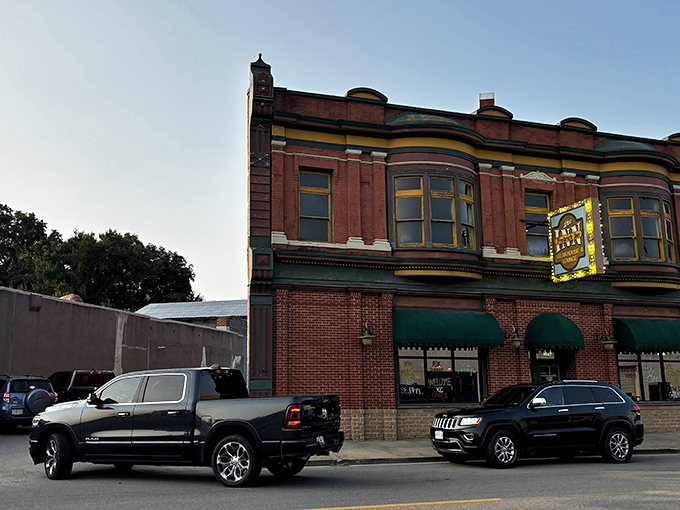 The exterior view from the street reveals what locals already know—the best restaurants don't need flashy exteriors when they've got exceptional food inside.