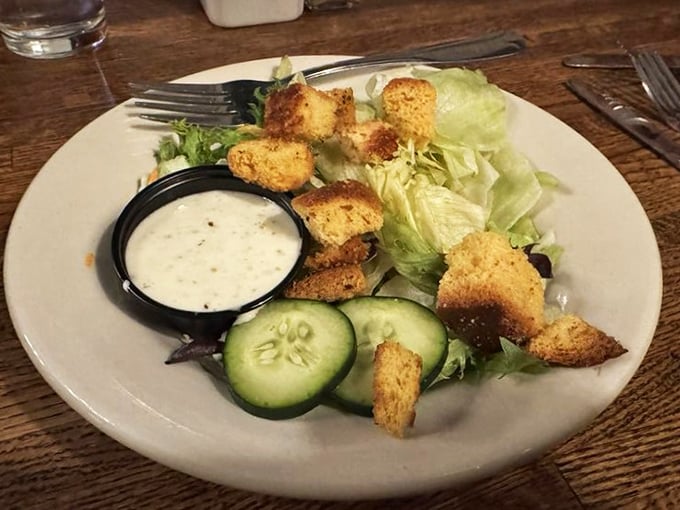 A classic house salad with homemade croutons – the opening act that knows its role is to warm up your appetite without stealing the spotlight.