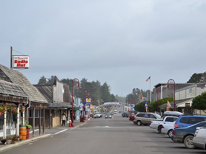 Bandon's main street on a misty day has that perfect Pacific Northwest mood—somewhere between cozy mystery novel and romantic comedy.