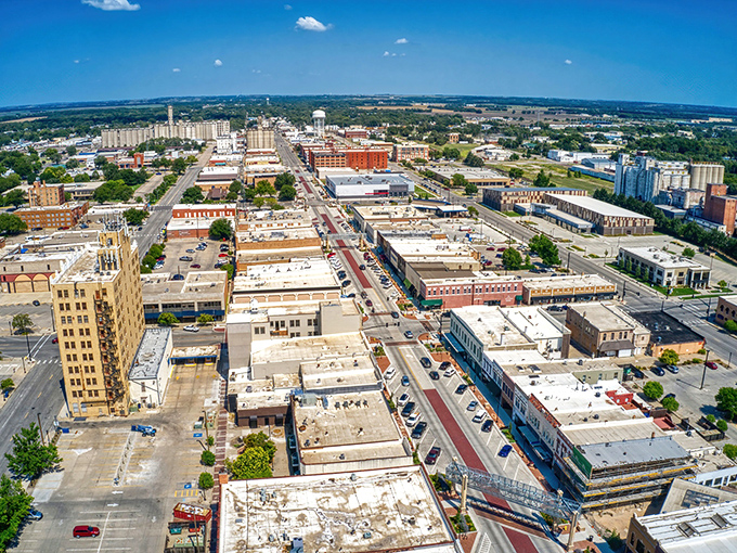 From above, Salina reveals its perfect proportions—not too big, not too small. The Goldilocks of affordable retirement destinations.