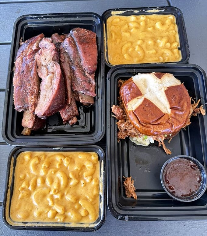 The complete Copper Top experience: meat, mac, bread, and sauce—a balanced meal according to the barbecue food pyramid.